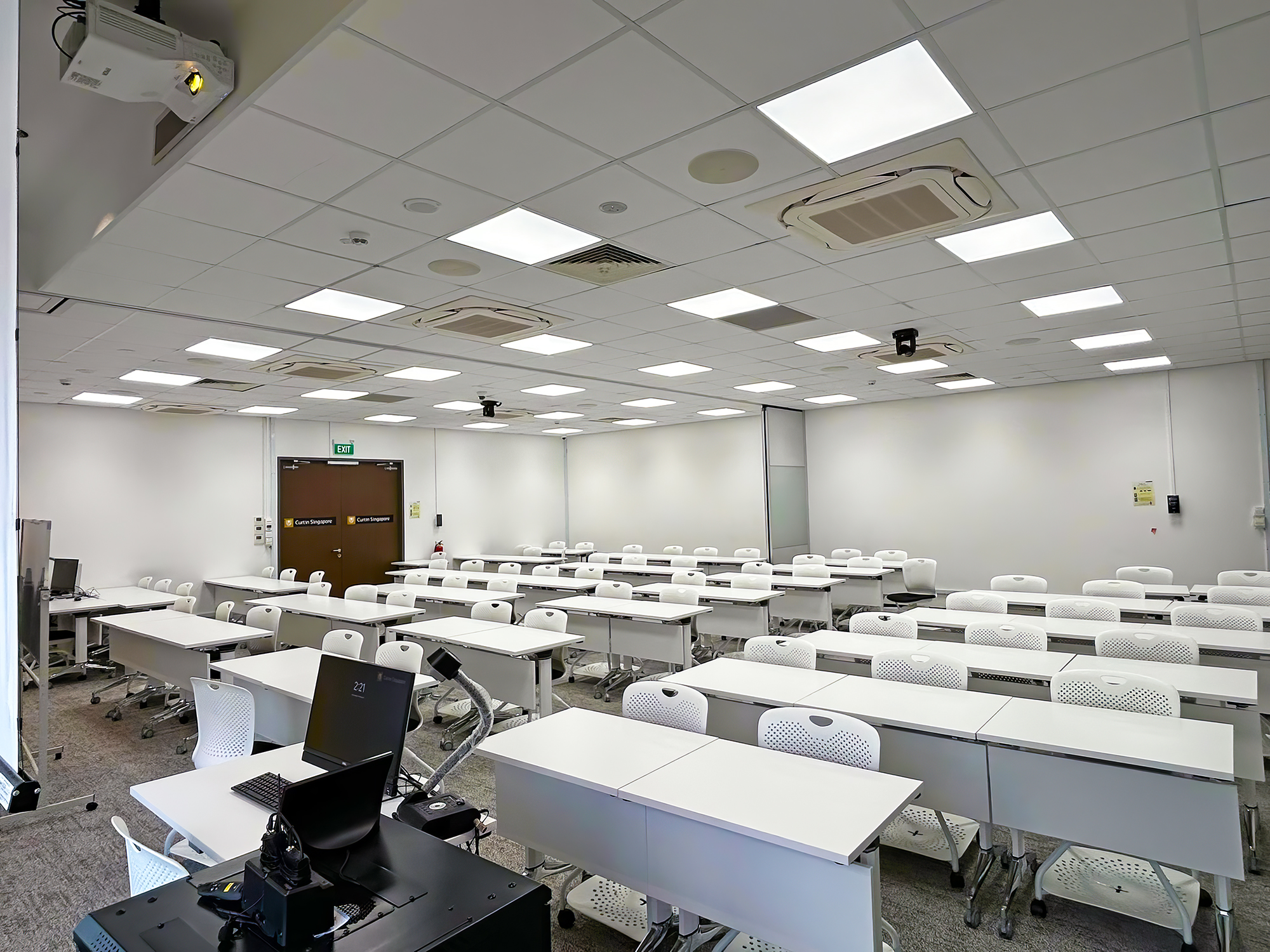 Extron NAV 解决方案成功助力科廷大学新加坡校区教学空间数字化转型 | Extron