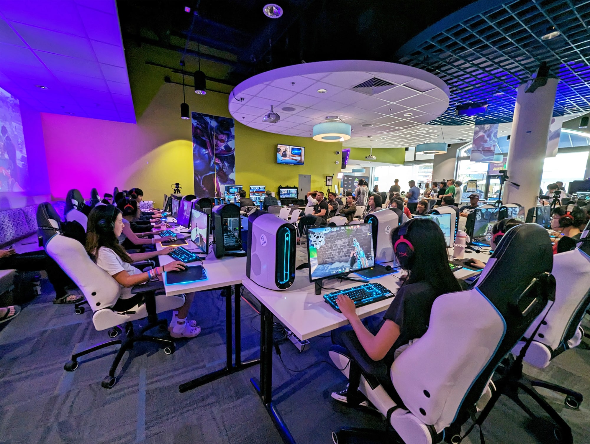 Hawaii Pacific University construye comunidad con esports y Extron | Extron